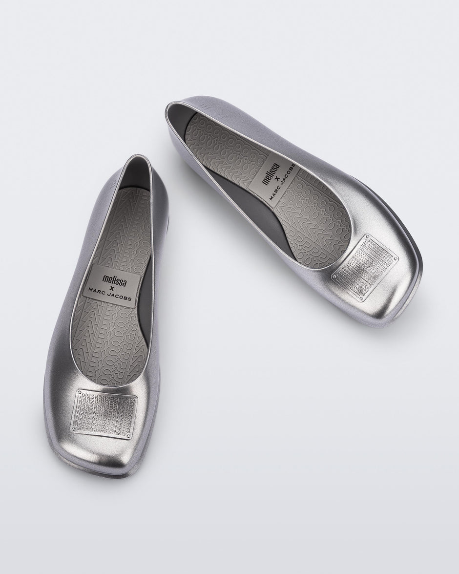 Ruby Flat in Silver – Melissa Shoes